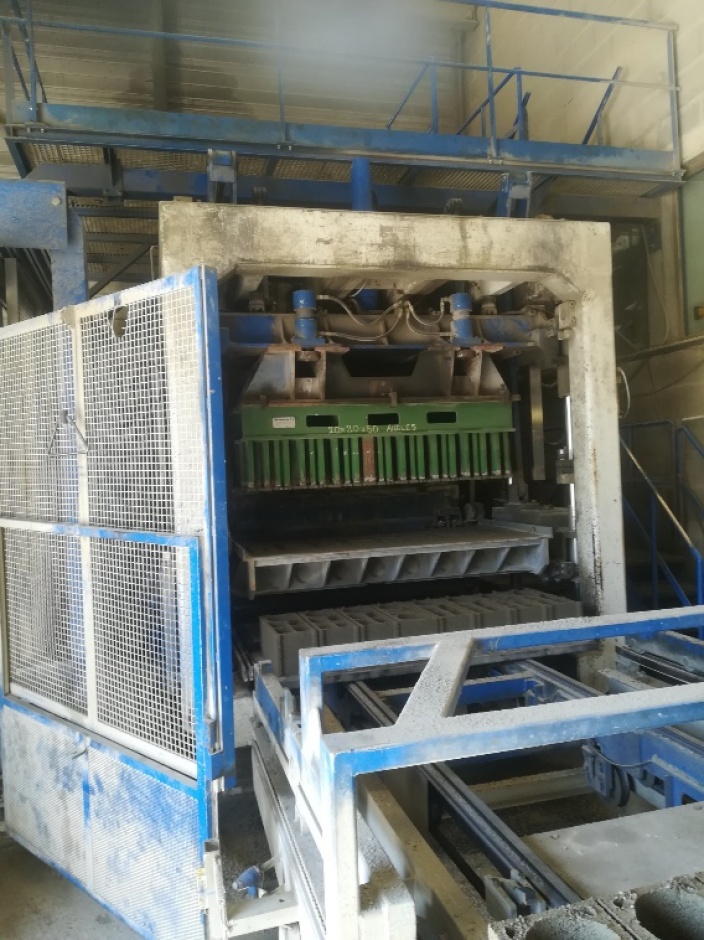 Presse QUADRA Q8 / 2004